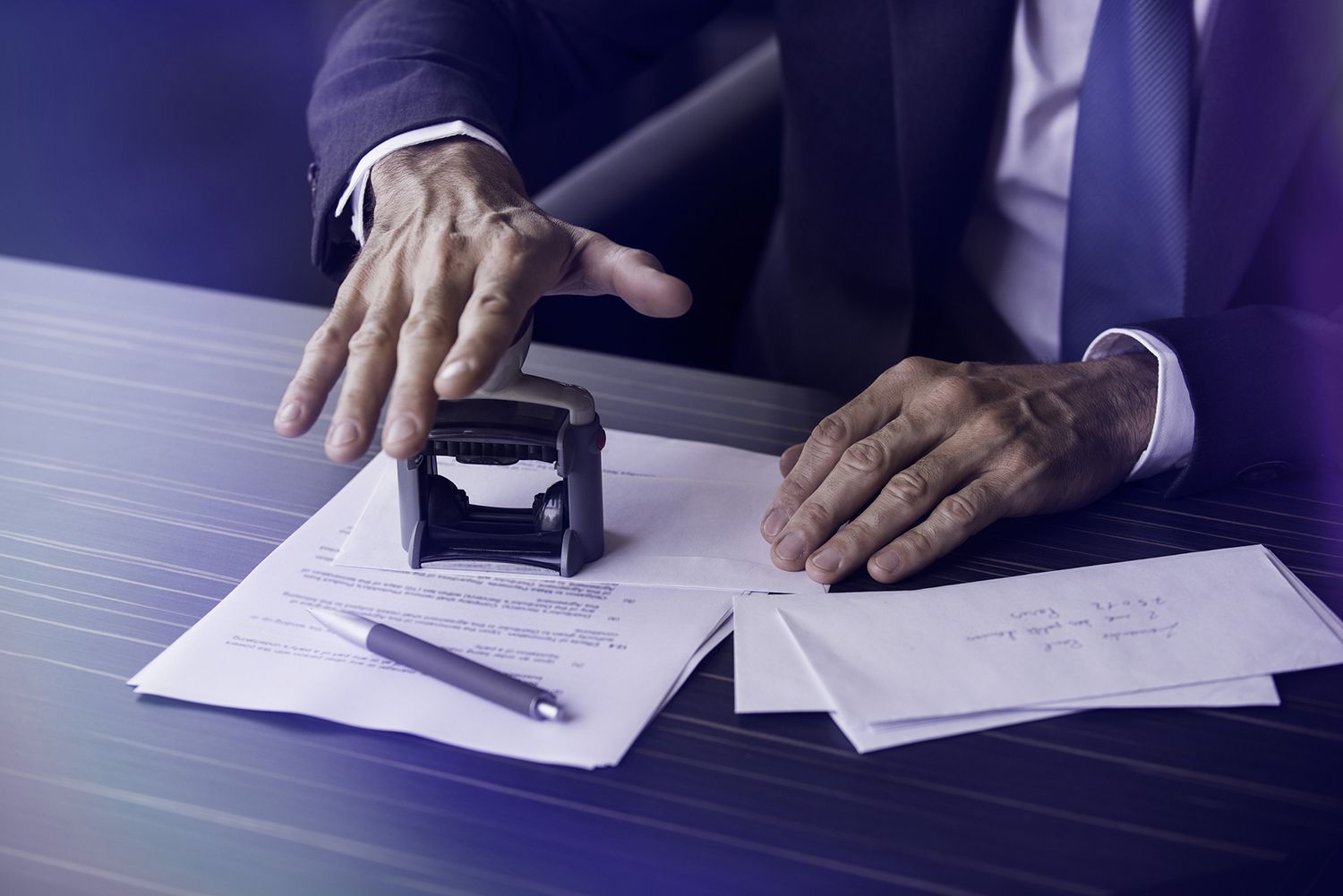 Can a notary be a witness? Roles and limitations of a notary